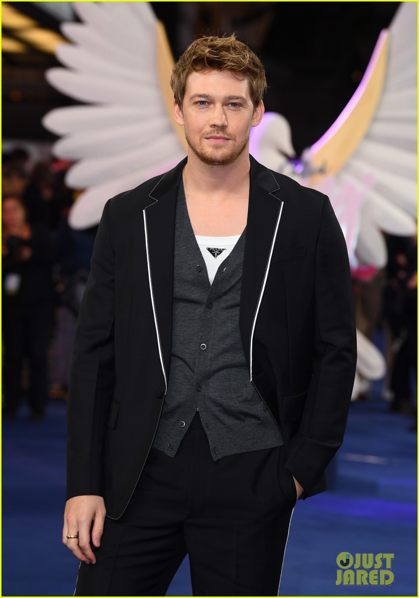 Joe Alwyn Joins Lena Dunham & Andrew Scott at 'Catherine, Called Birdy ...
