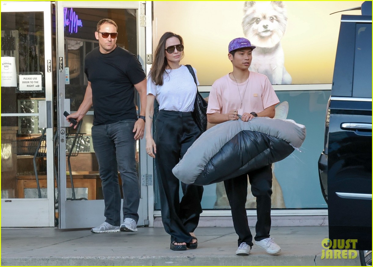 Angelina Jolie Goes Shopping for Pets Supplies with Son Pax, 18: Photo ...