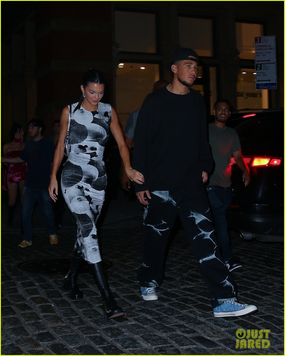 Kendall Jenner Holds Hands With Devin Booker at a Friend's Birthday Party in NYC: Photo 4815111 ...