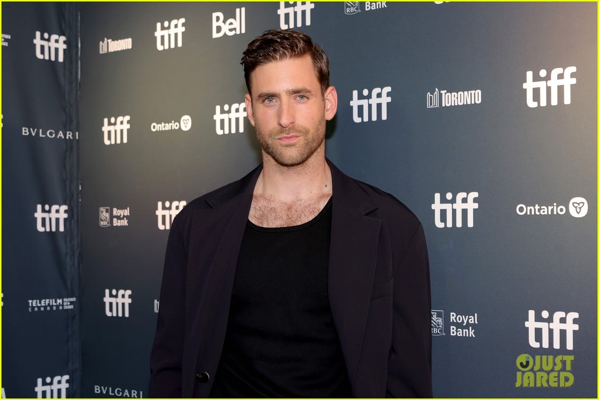 Emma Mackey Is Getting Raves for 'Emily' Movie After TIFF Premiere ...