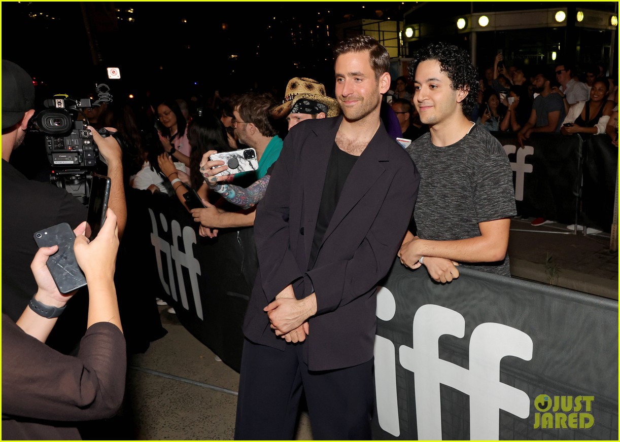 Photo: emma mackey oliver jackson cohen emily tiff premiere 23 | Photo ...