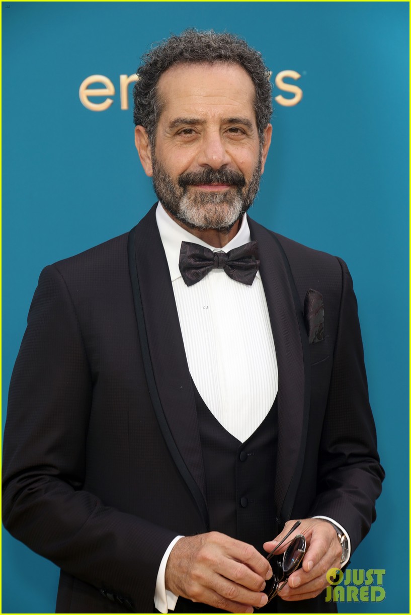 Rachel Brosnahan Goes Pretty in Purple for Emmy Awards 2022: Photo ...