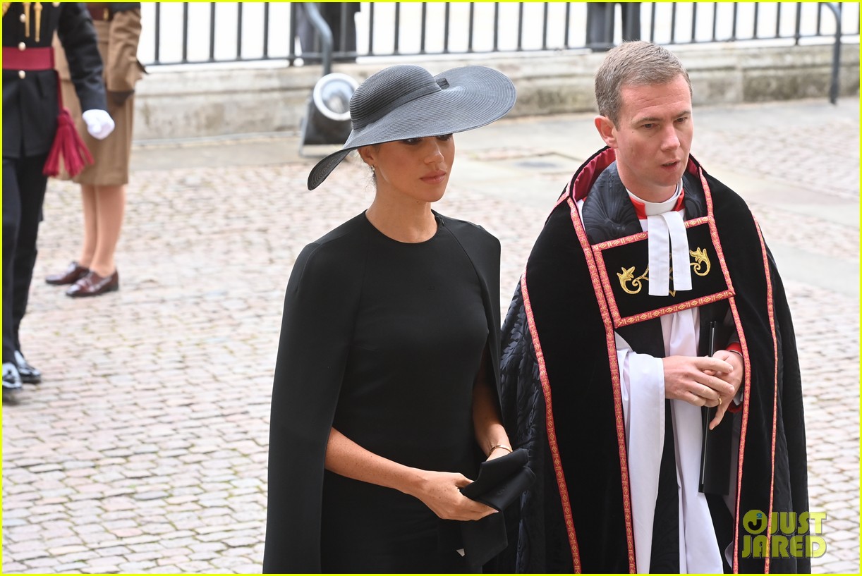 Meghan Markle Arrives at Queen Elizabeth's Funeral, Wears Special ...