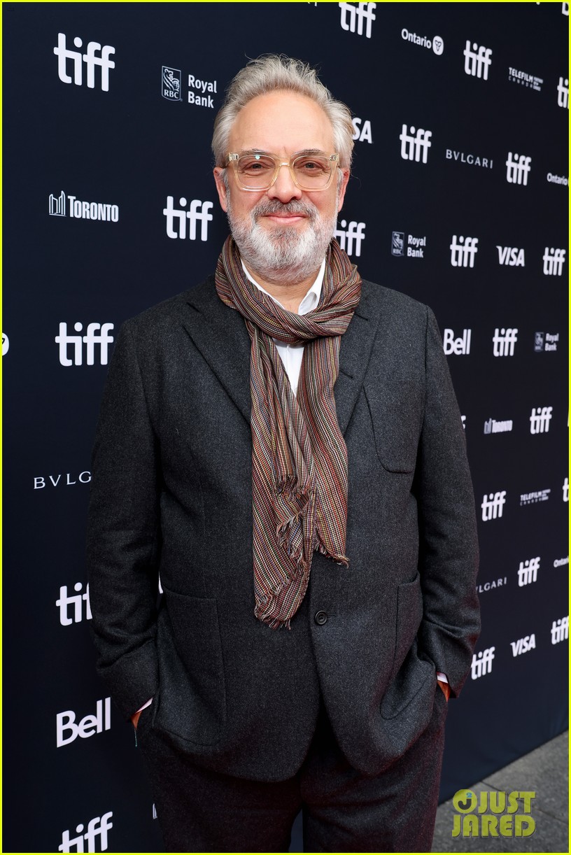 Olivia Colman Takes Her New Movie 'Empire of Light' To TIFF With ...