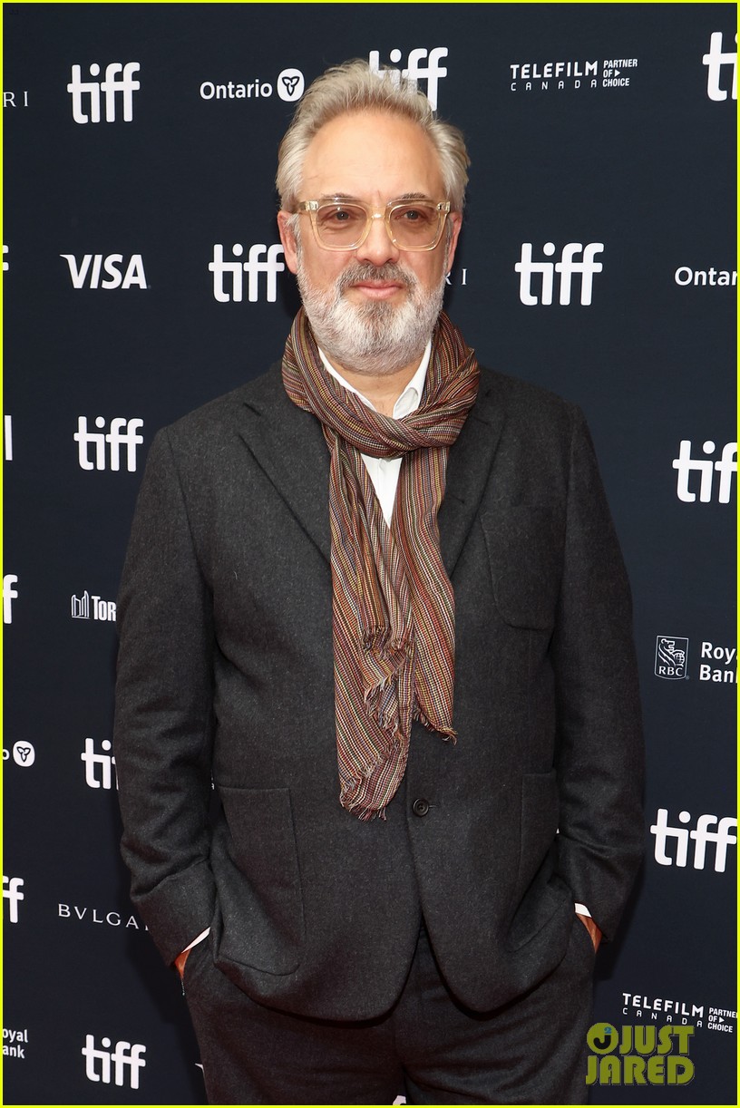 Olivia Colman Takes Her New Movie 'Empire of Light' To TIFF With ...