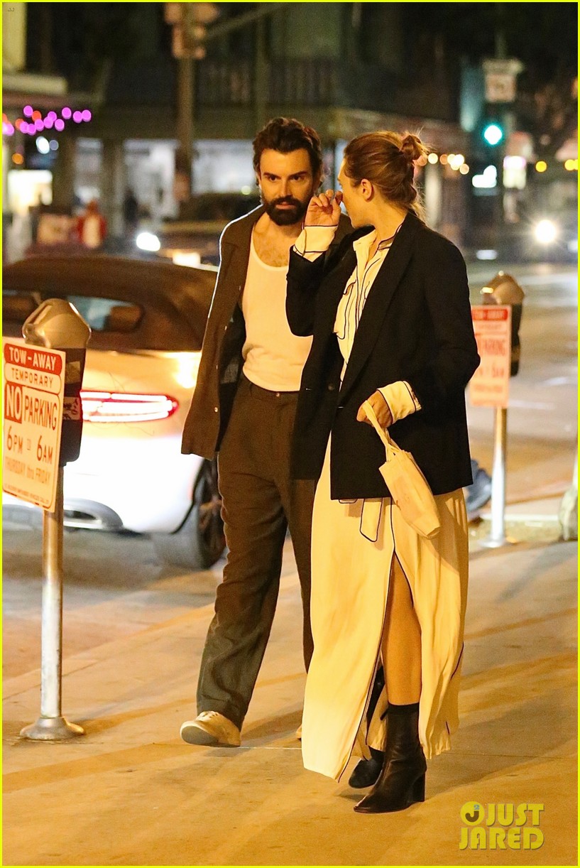 Elizabeth Olsen & Robbie Arnett Check Out Banksy's 'Girl on a Swing' in ...