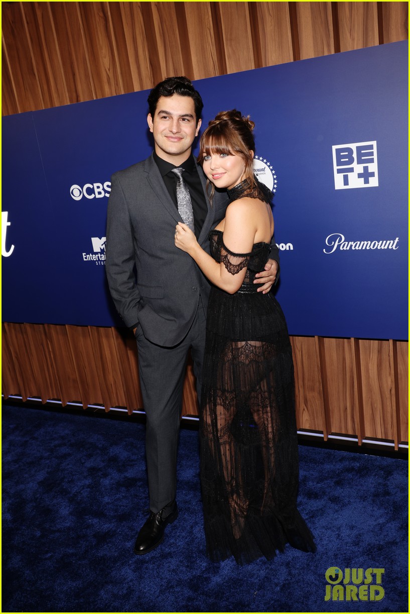 Melanie Lynskey & Juno Temple Twin in Lime Green Look at Paramount's ...