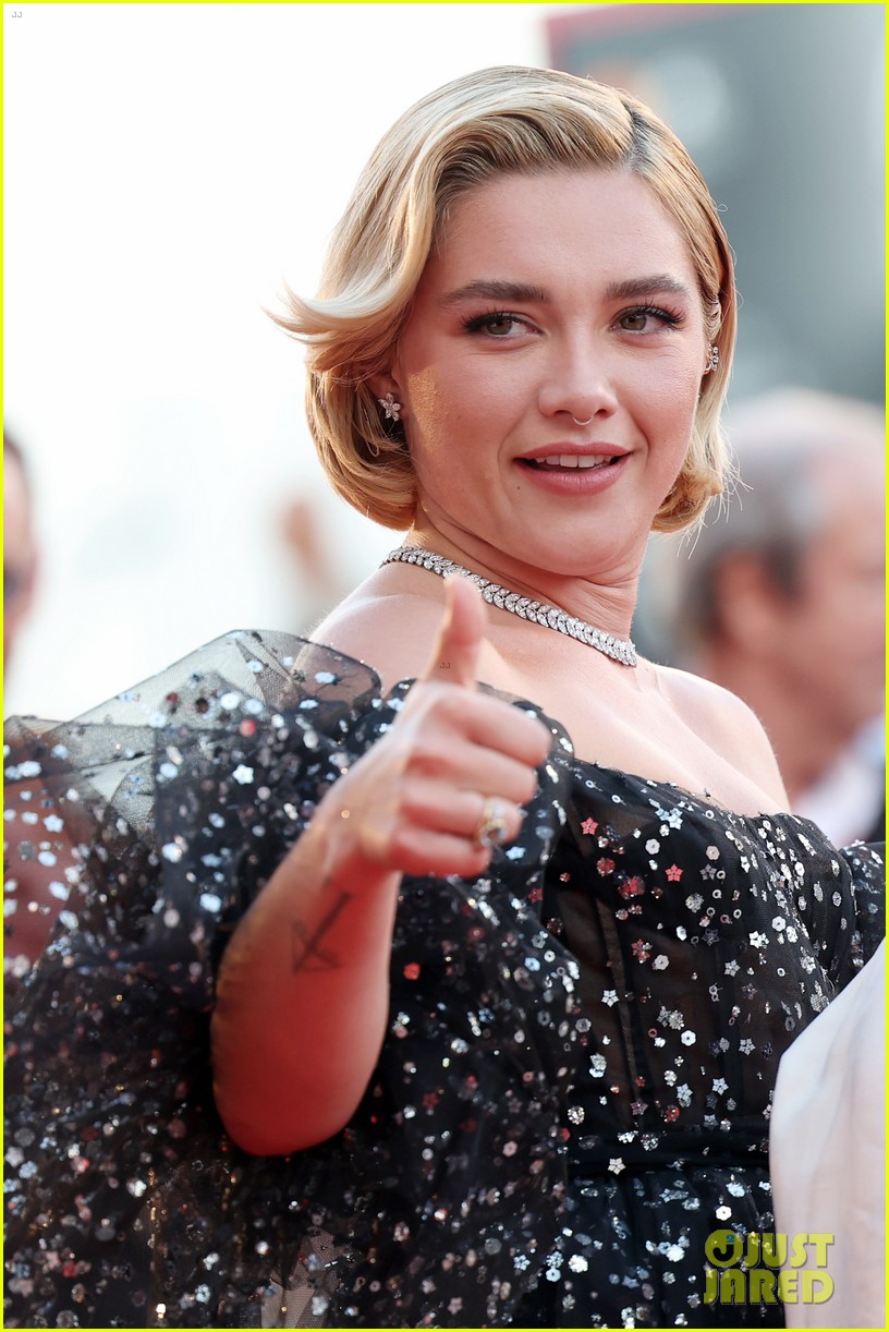 Florence Pugh Turns Heads In Sparkly Gown at 'Don't Worry Darling ...
