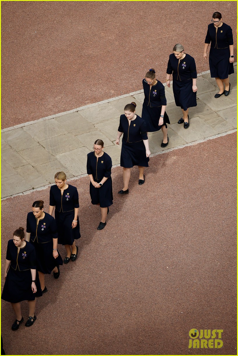 Queen Elizabeth's Staff Pays Tribute To Her One Final Time During ...