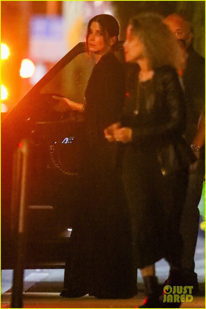 Sandra Bullock Makes a Rare Outing With a Friend In West Hollywood ...