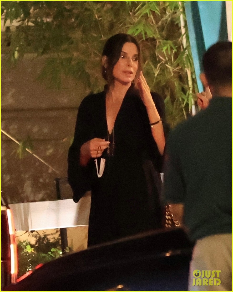 Sandra Bullock Makes a Rare Outing With a Friend In West Hollywood ...