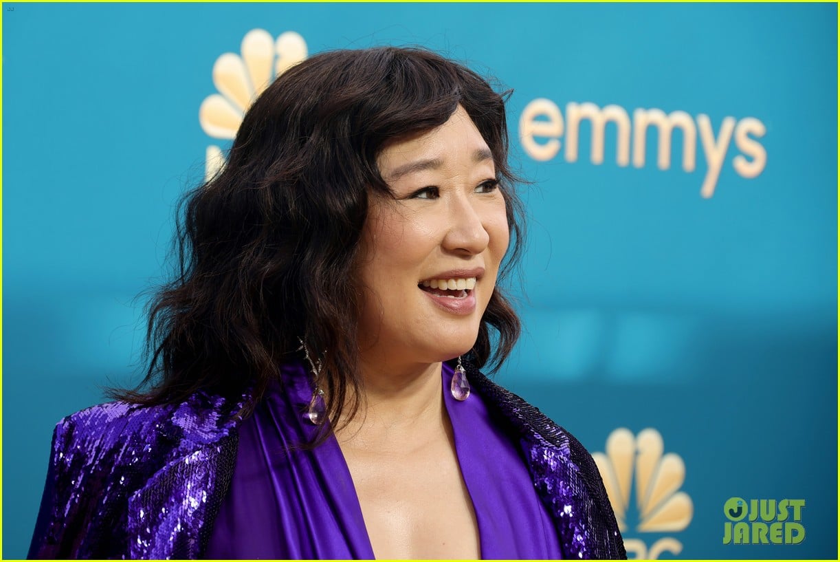 Sandra Oh Dazzles in Purple At the Emmy Awards 2022: Photo 4818423 | Chandra Wilson, Sandra Oh ...