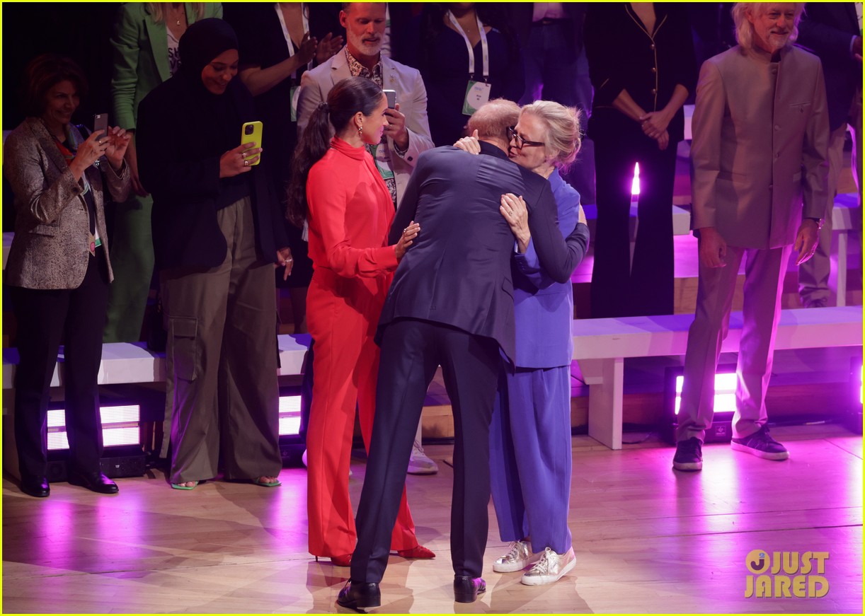 Meghan Markle Wears Red For 2022 One Young World Summit With Prince ...