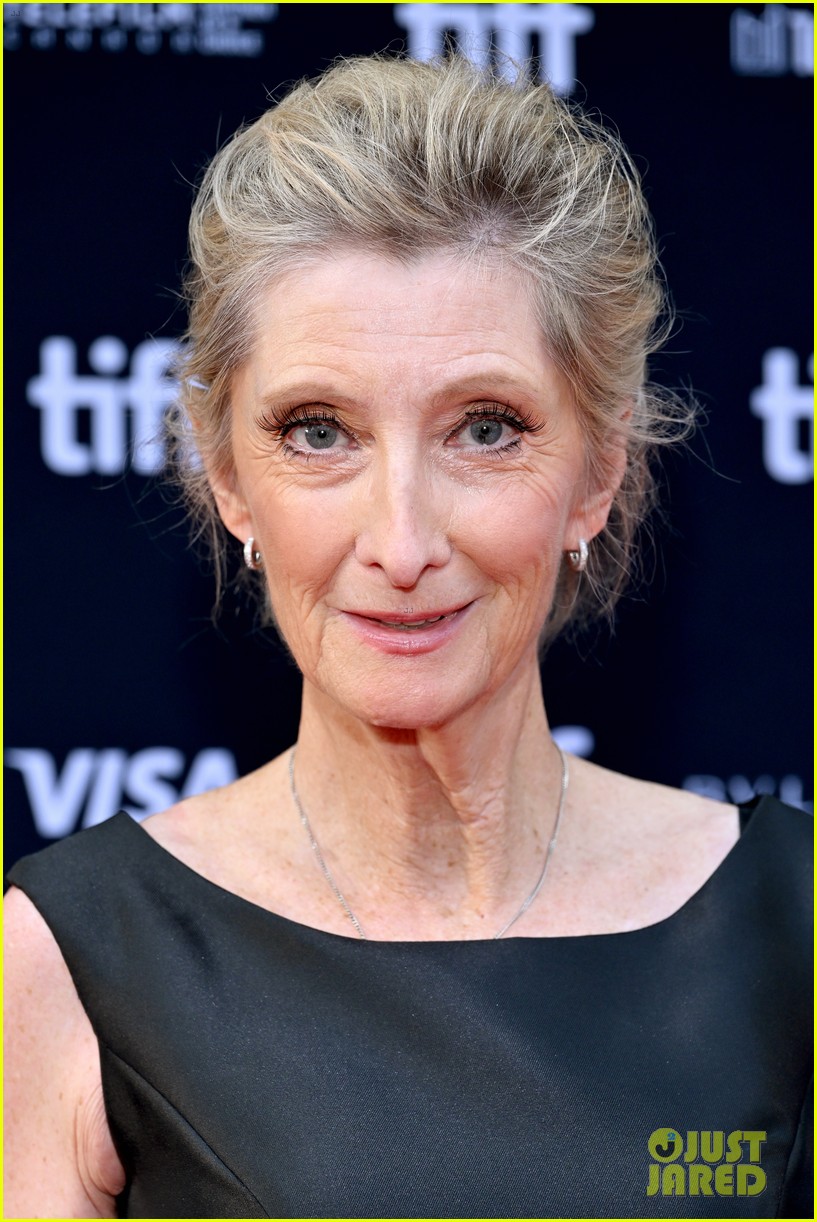 Claire Foy, Jessie Buckley & Rooney Mara Are 'Women Talking' at TIFF ...