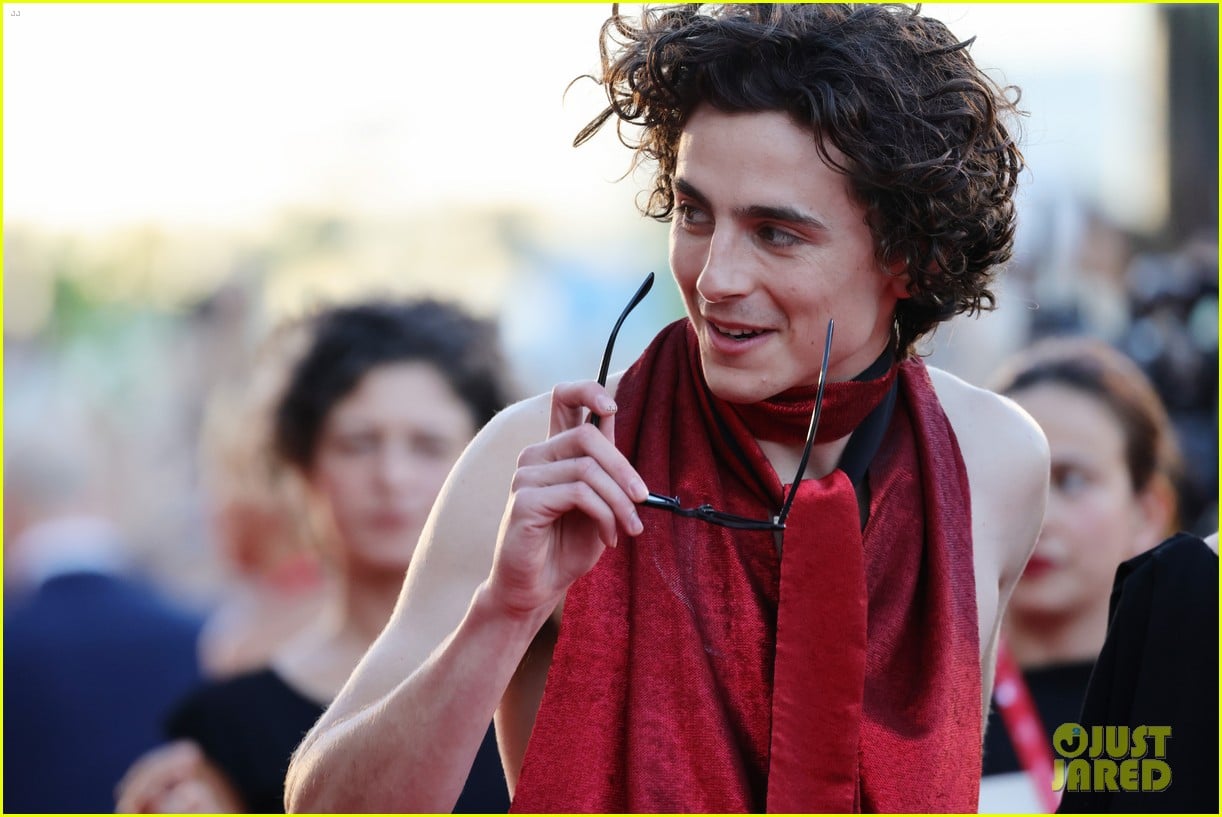 Timothee Chalamet Wears Backless Red Outfit to Venice Premiere of 'Bones & All' with Taylor ...