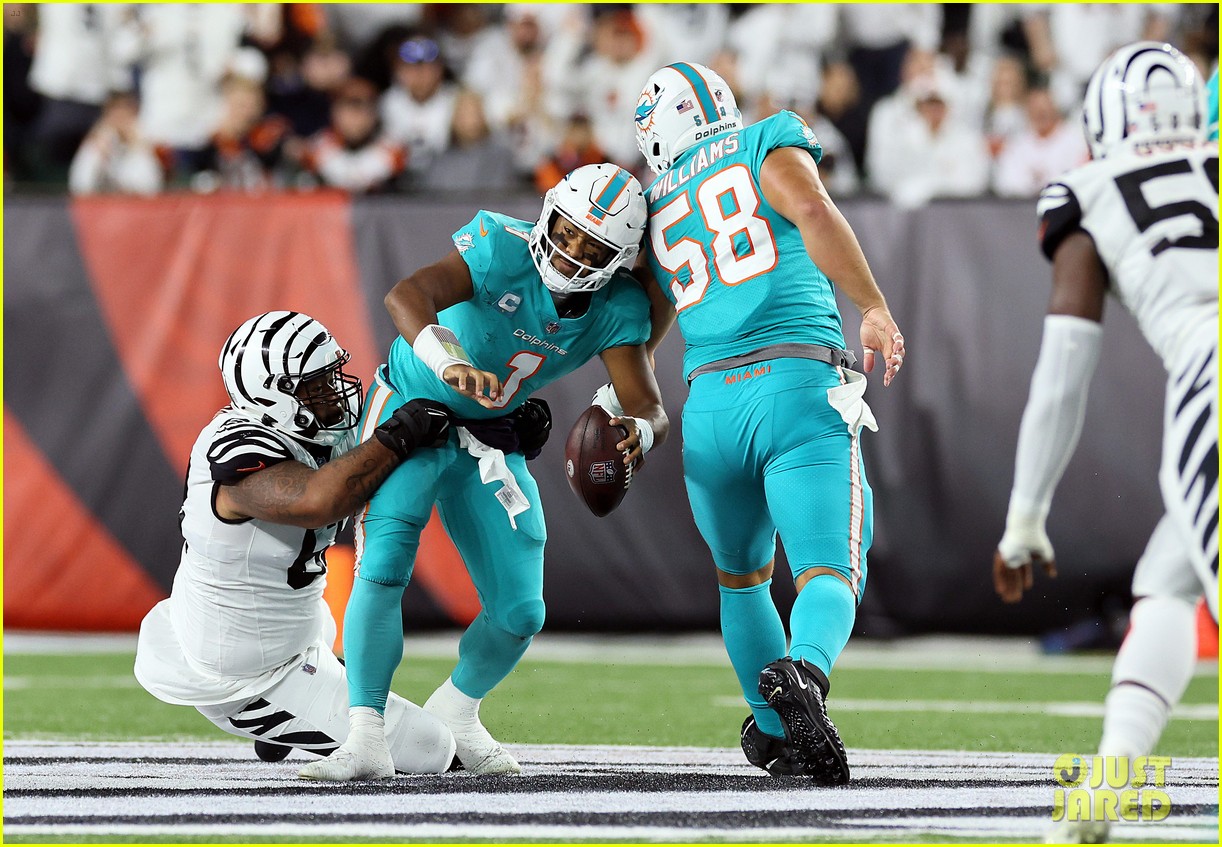 NFL Player Tua Tagovailoa Injured During Game, Dolphins Team Shares ...