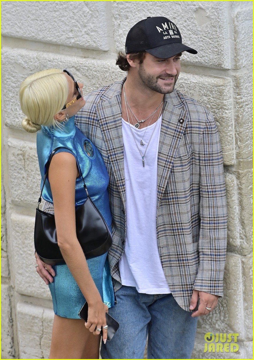 'Elite' Actress Valentina Zenere Flaunts PDA with Boyfriend Jordi Llado ...