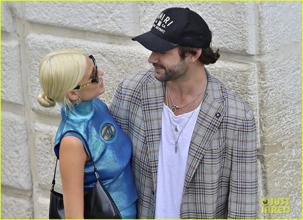 'Elite' Actress Valentina Zenere Flaunts PDA with Boyfriend Jordi Llado ...