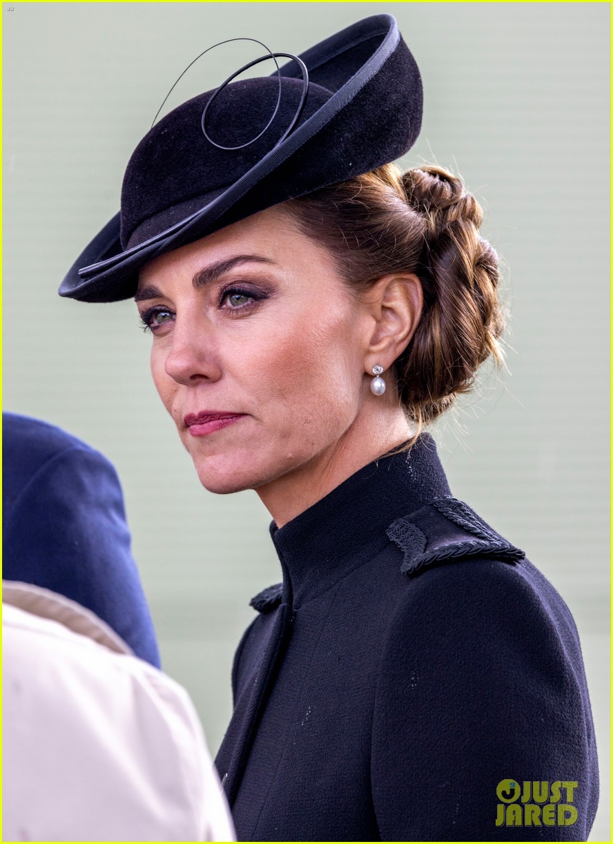 Prince William & Kate Middleton Meet the Troops Who Were Deployed to ...