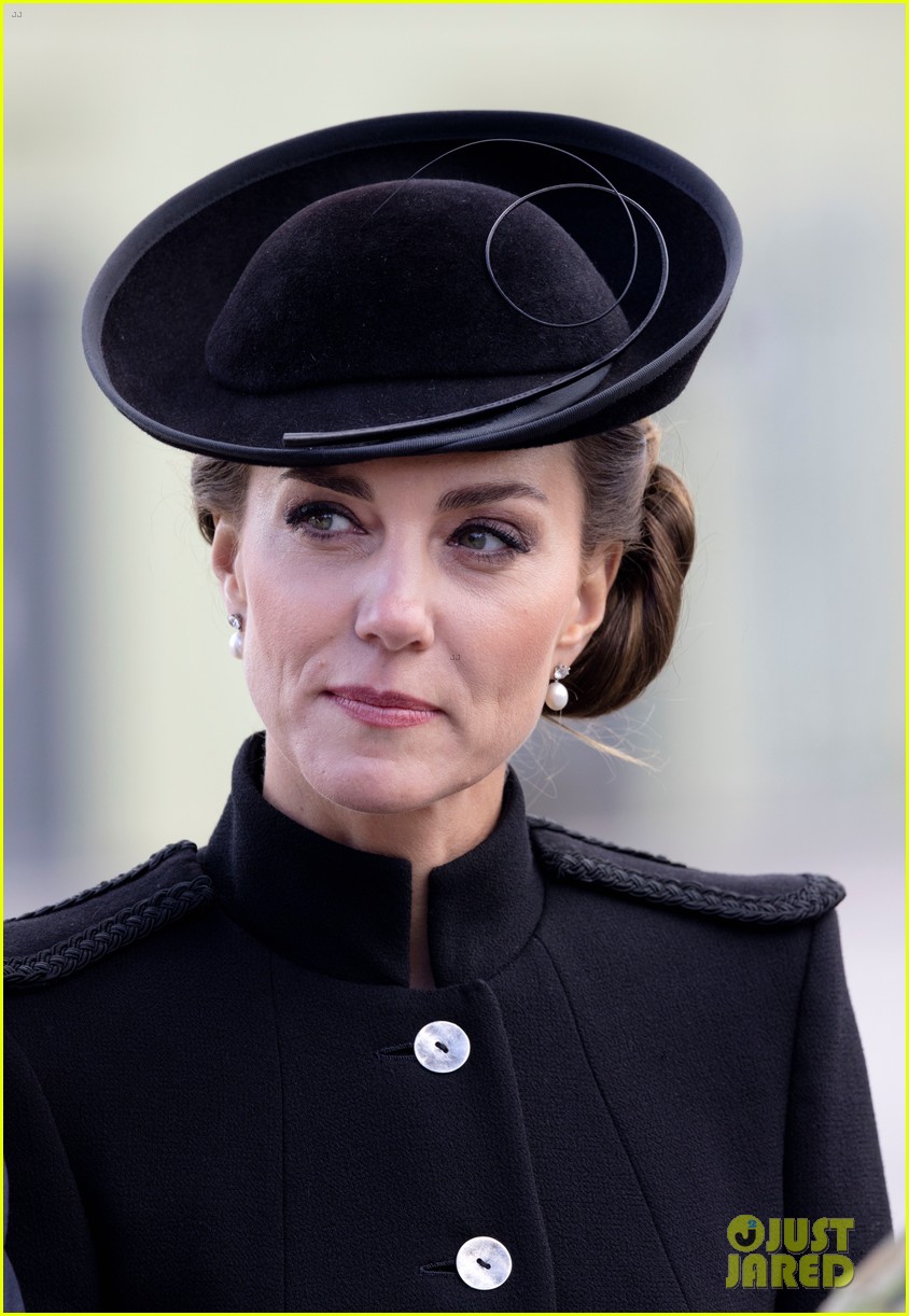 Prince William & Kate Middleton Meet the Troops Who Were Deployed to ...