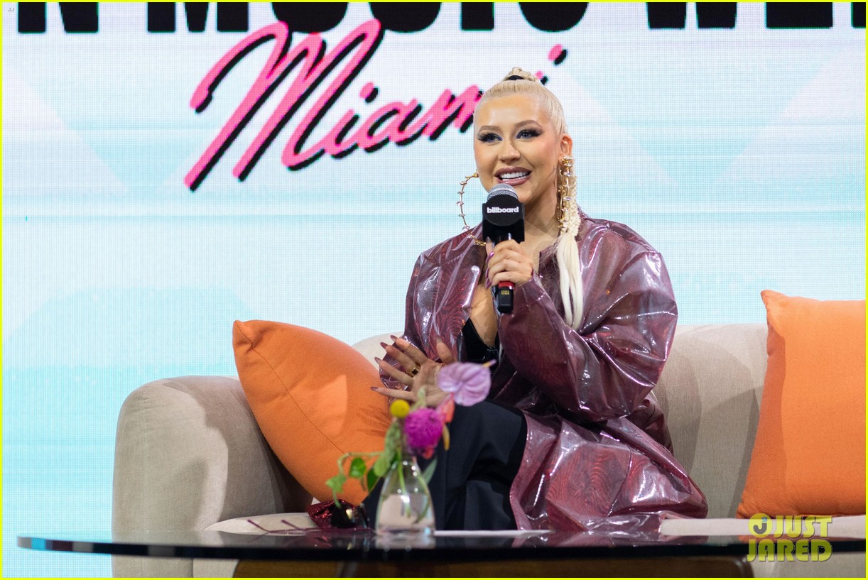 Christina Aguilera Performs 'La Reina,' Honored with Spirit of Hope ...