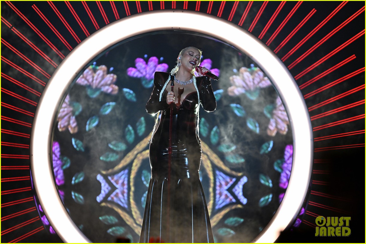 Christina Aguilera Performs 'La Reina,' Honored with Spirit of Hope ...