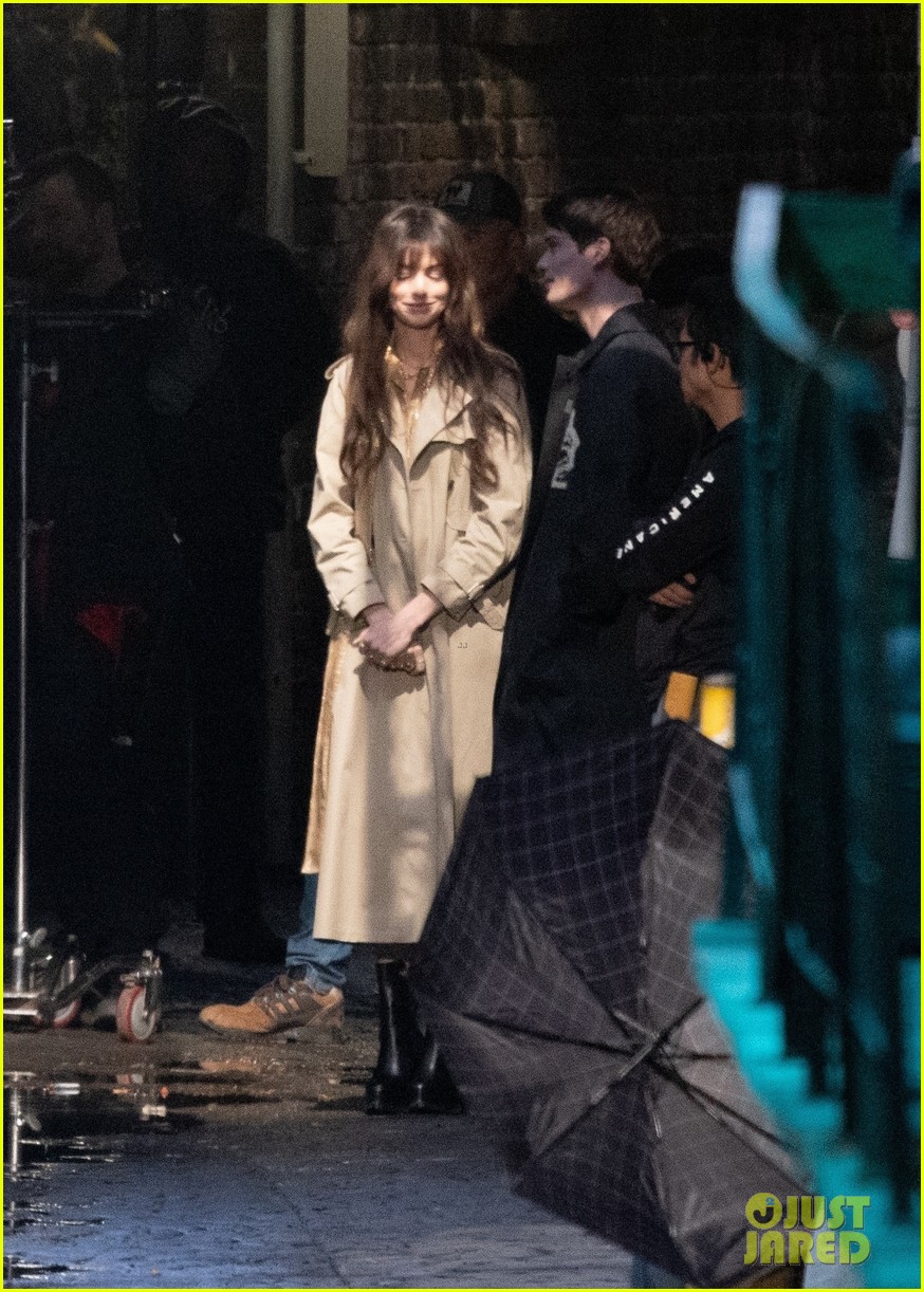 Anne Hathaway Films Intimate Kiss Scene With Nicholas Galitzine For 'The Idea of You': Photo ...