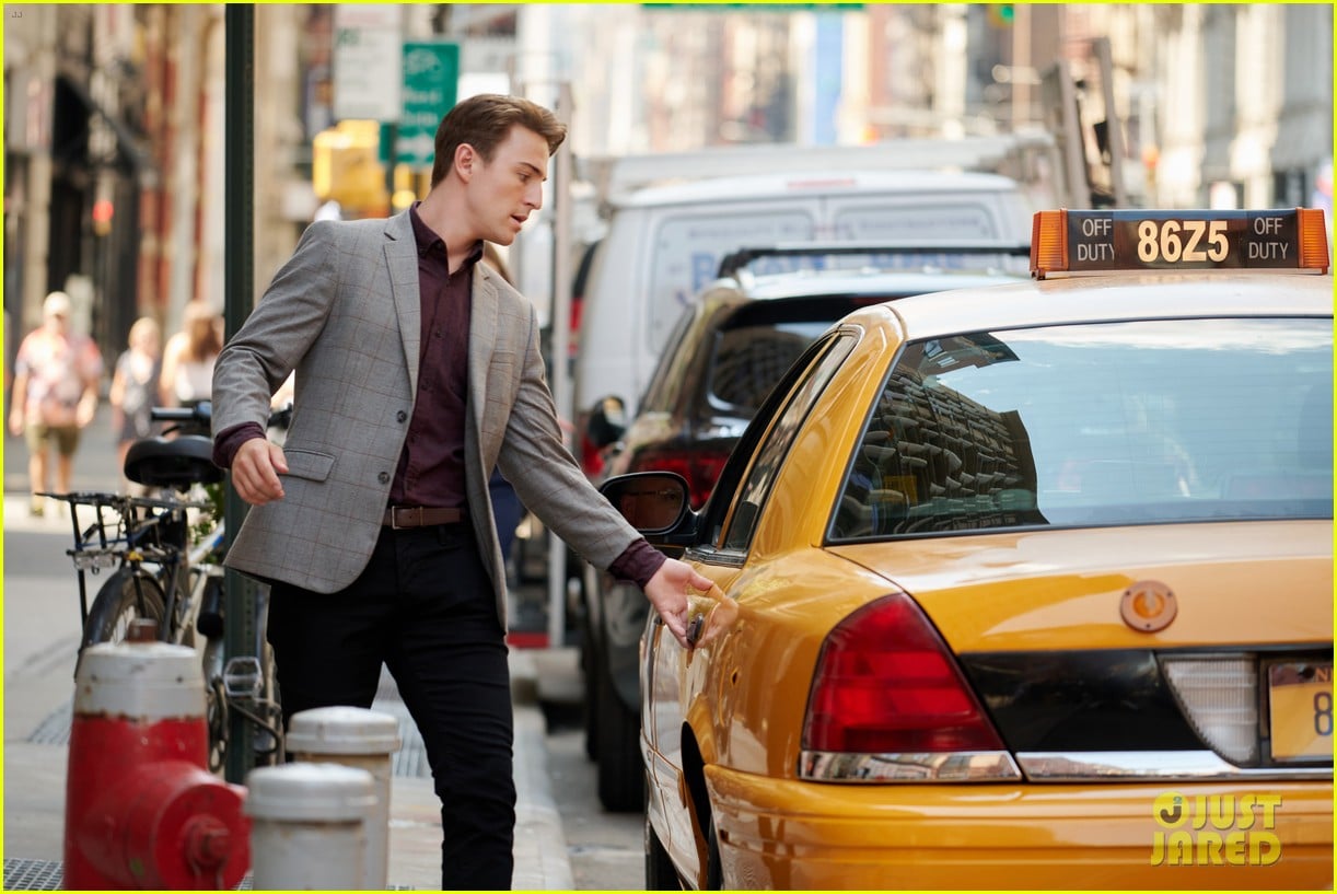 Aimee Teegarden Finds Her Passion In New York City in Hallmark's ...