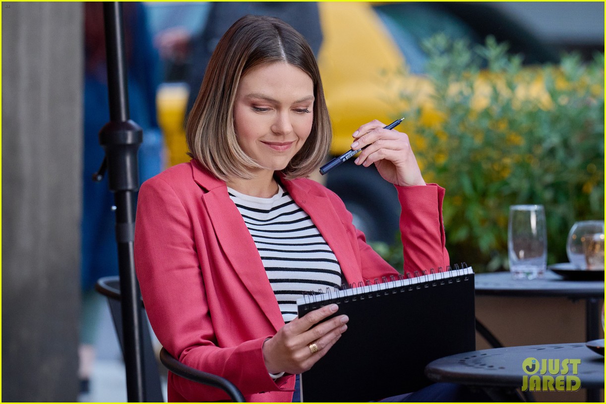 Aimee Teegarden Finds Her Passion In New York City in Hallmark's ...