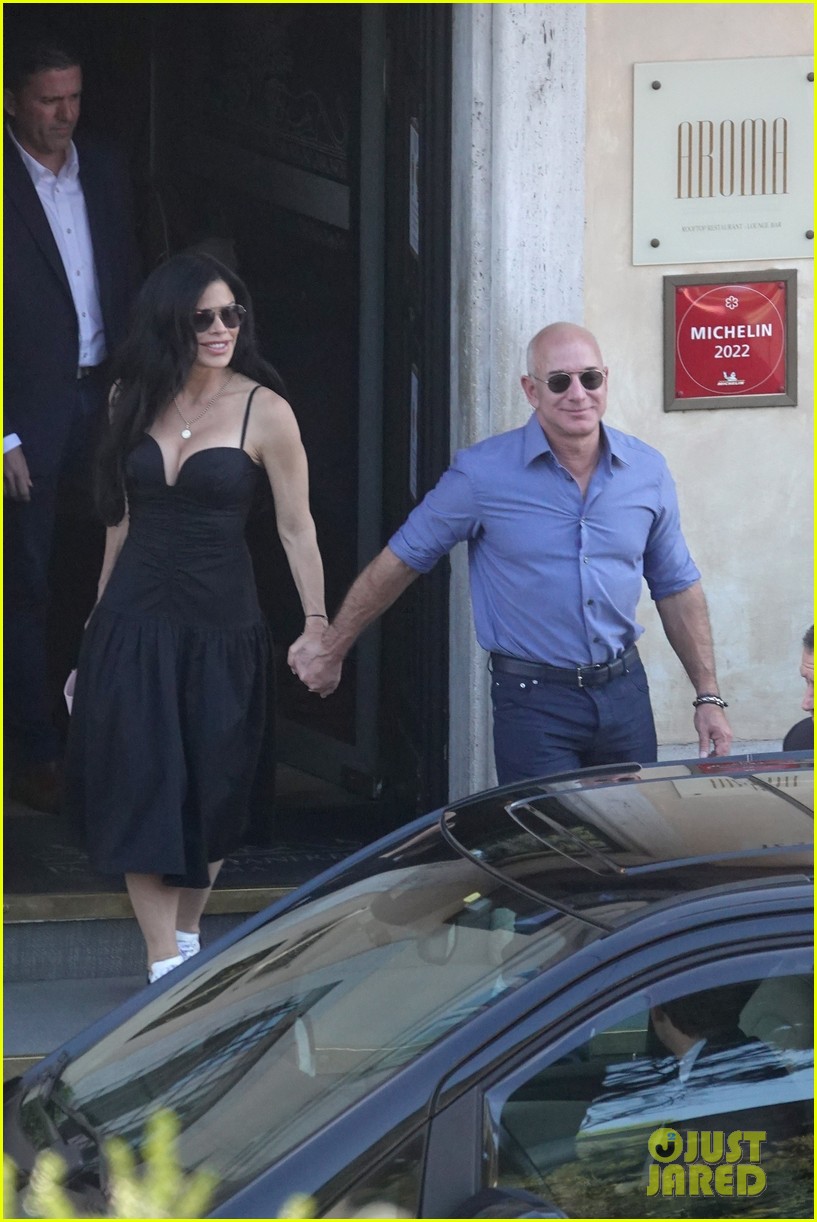 Jeff Bezos & Girlfriend Lauren Sanchez Go Sightseeing at the Colosseum ...