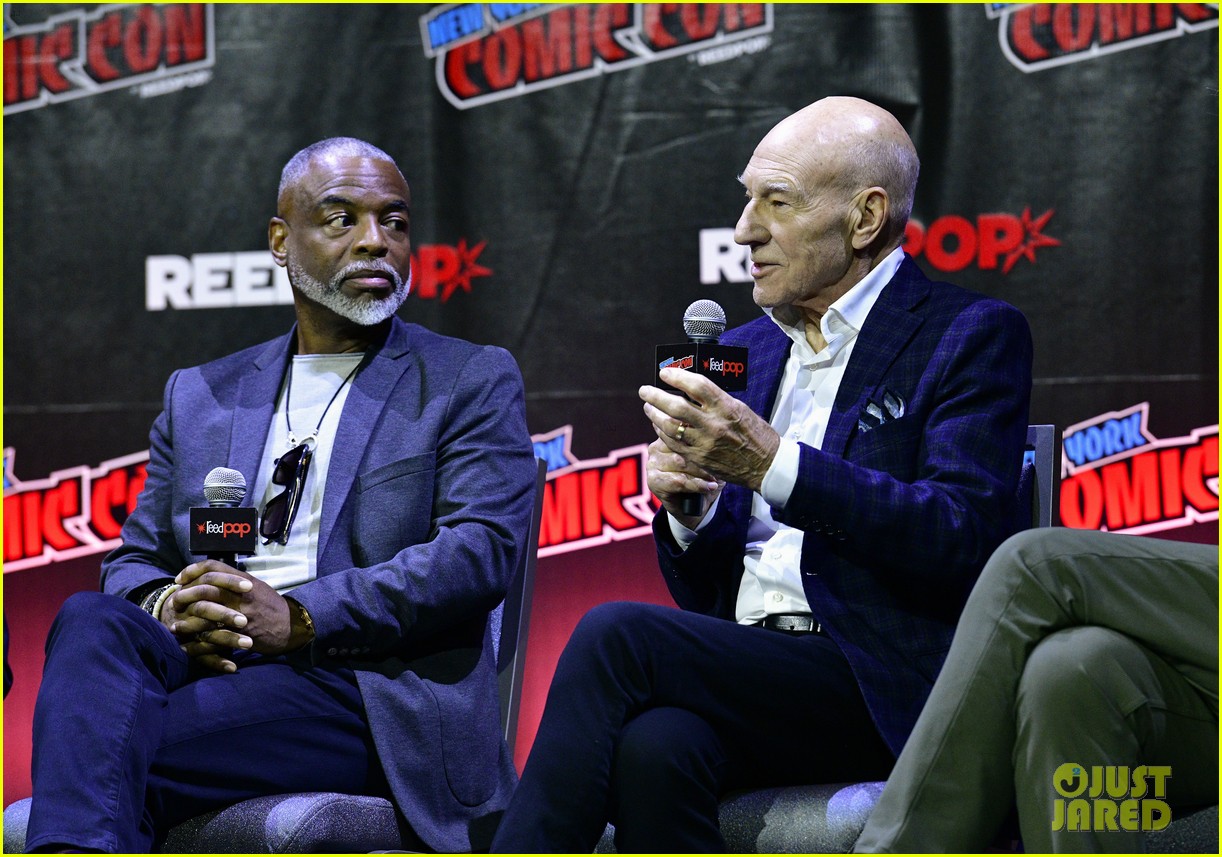 Brendan Fraser, Sam Heughan & Oscar Isaac Hit Up New York Comic Con ...