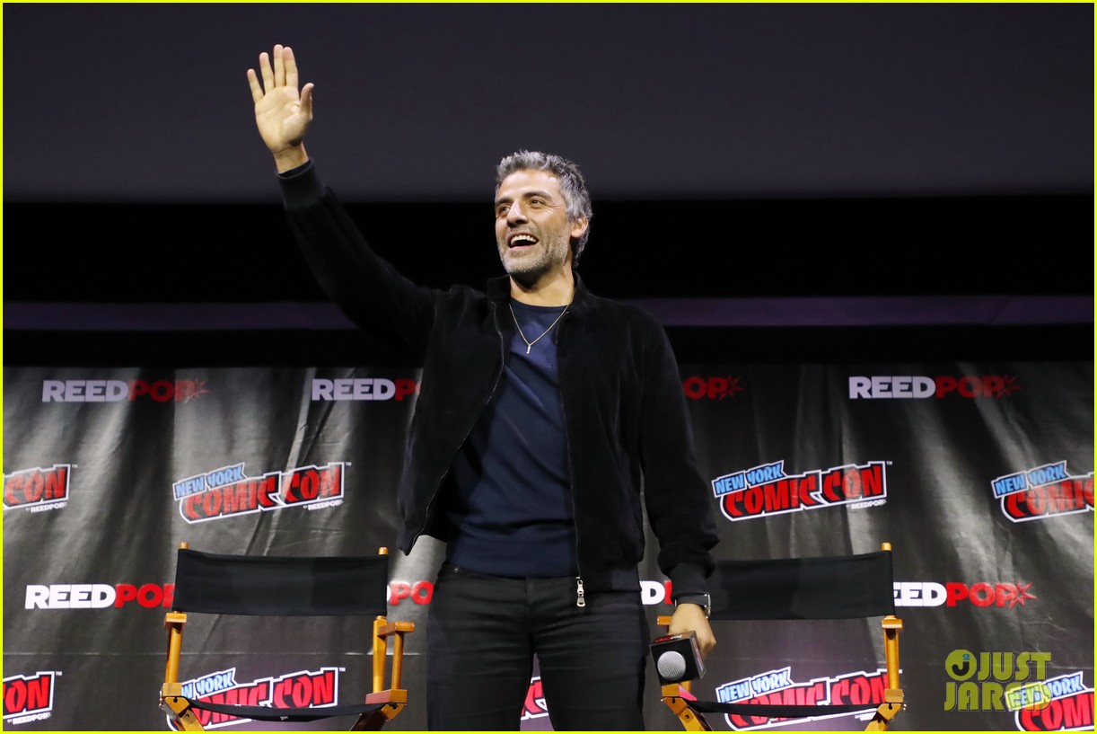 Brendan Fraser, Sam Heughan & Oscar Isaac Hit Up New York Comic Con ...