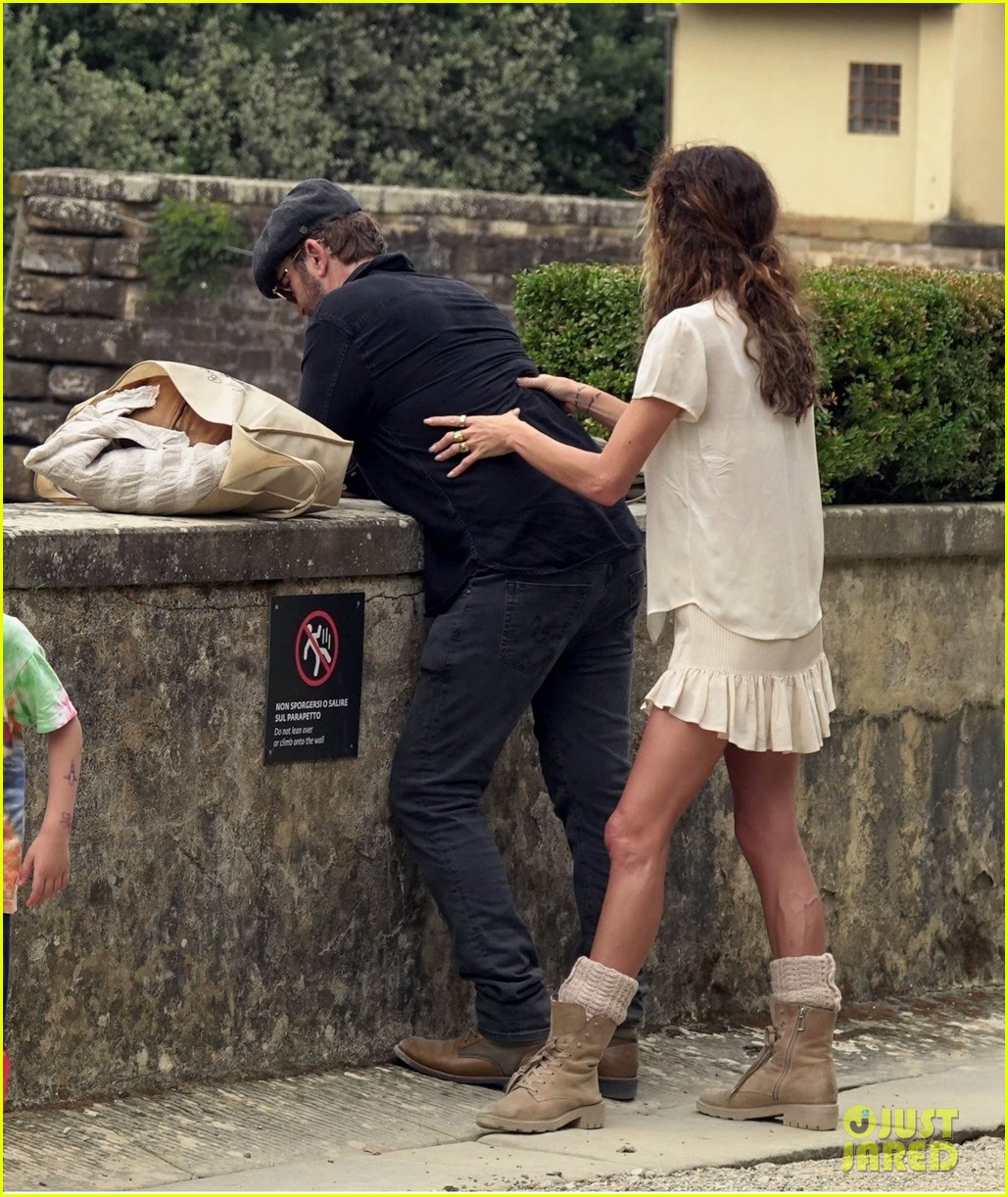 Photo: gerard butler morgan brown pda photos 02 | Photo 4844603 | Just ...