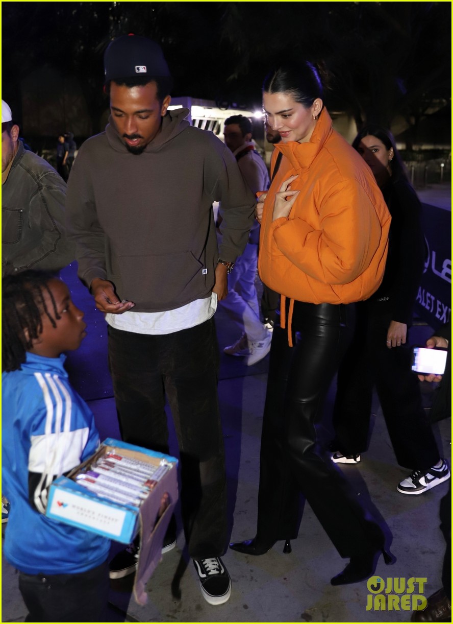 Kendall Jenner Attends Clippers Game with Dad Caitlyn Jenner: Photo ...