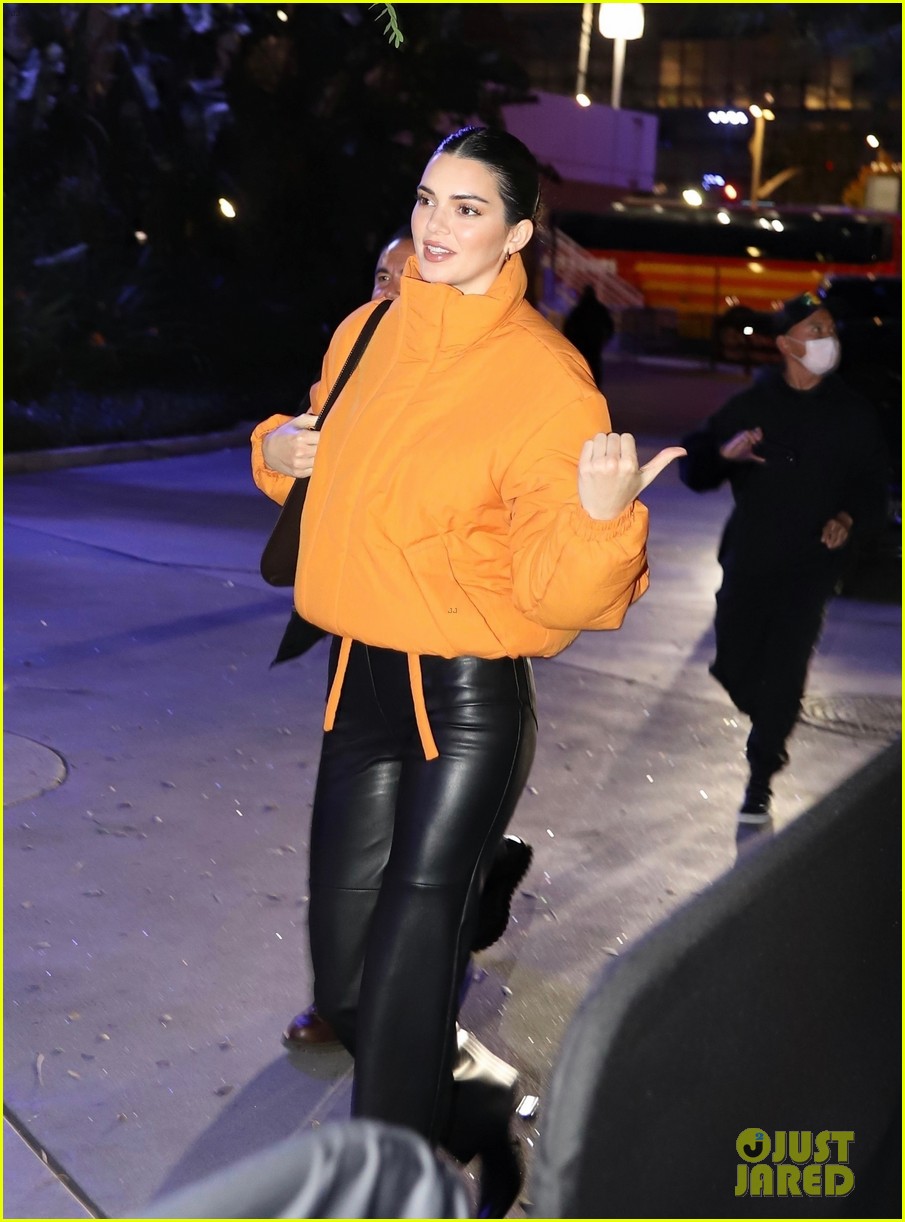 Kendall Jenner Attends Clippers Game with Dad Caitlyn Jenner: Photo ...