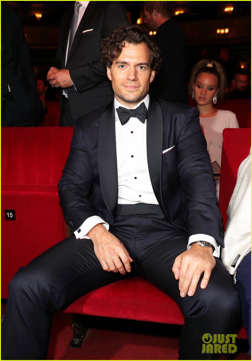 Here's Why Henry Cavill Has Been Trending, But DC Universe Spoilers Are ...