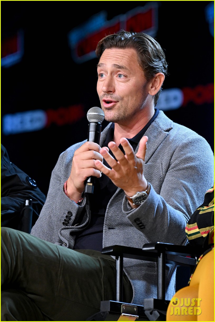 Chloe Moretz & 'The Peripheral' Cast Members Attend New York Comic Con ...