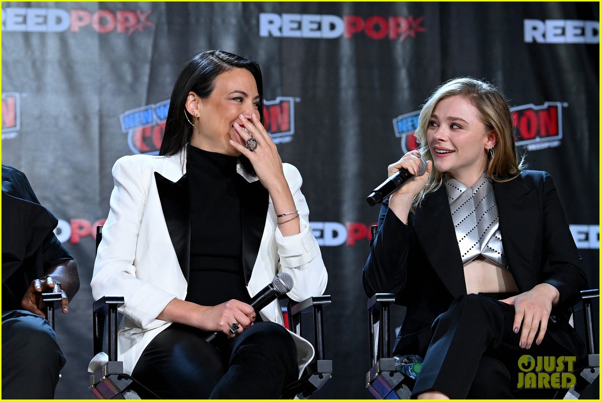 Chloe Moretz & 'The Peripheral' Cast Members Attend New York Comic Con ...