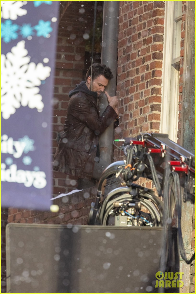 Chris Evans Slides Down a Drain Pipe While Filming His Own Stunts For ...