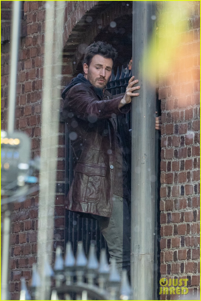 Chris Evans Slides Down a Drain Pipe While Filming His Own Stunts For ...