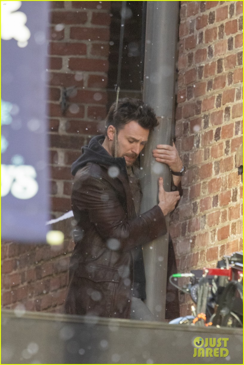 Chris Evans Slides Down a Drain Pipe While Filming His Own Stunts For ...