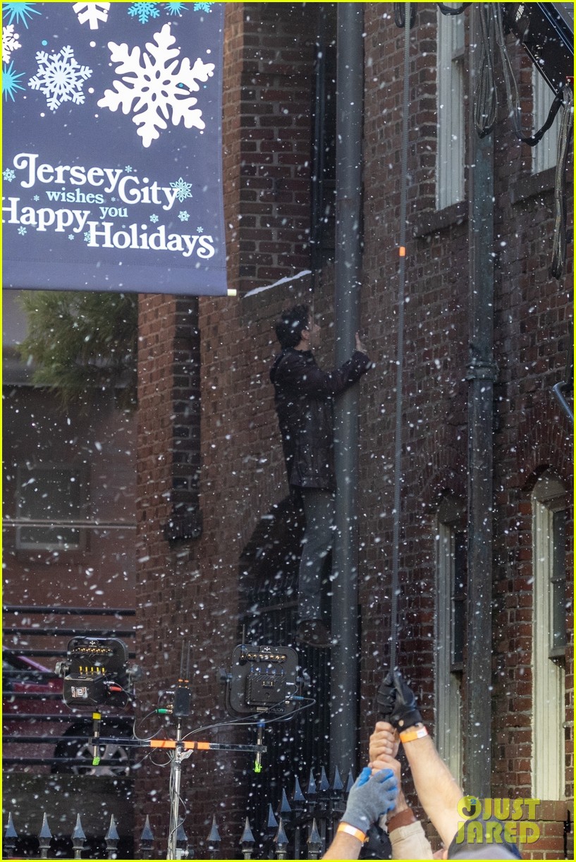 Chris Evans Slides Down a Drain Pipe While Filming His Own Stunts For ...