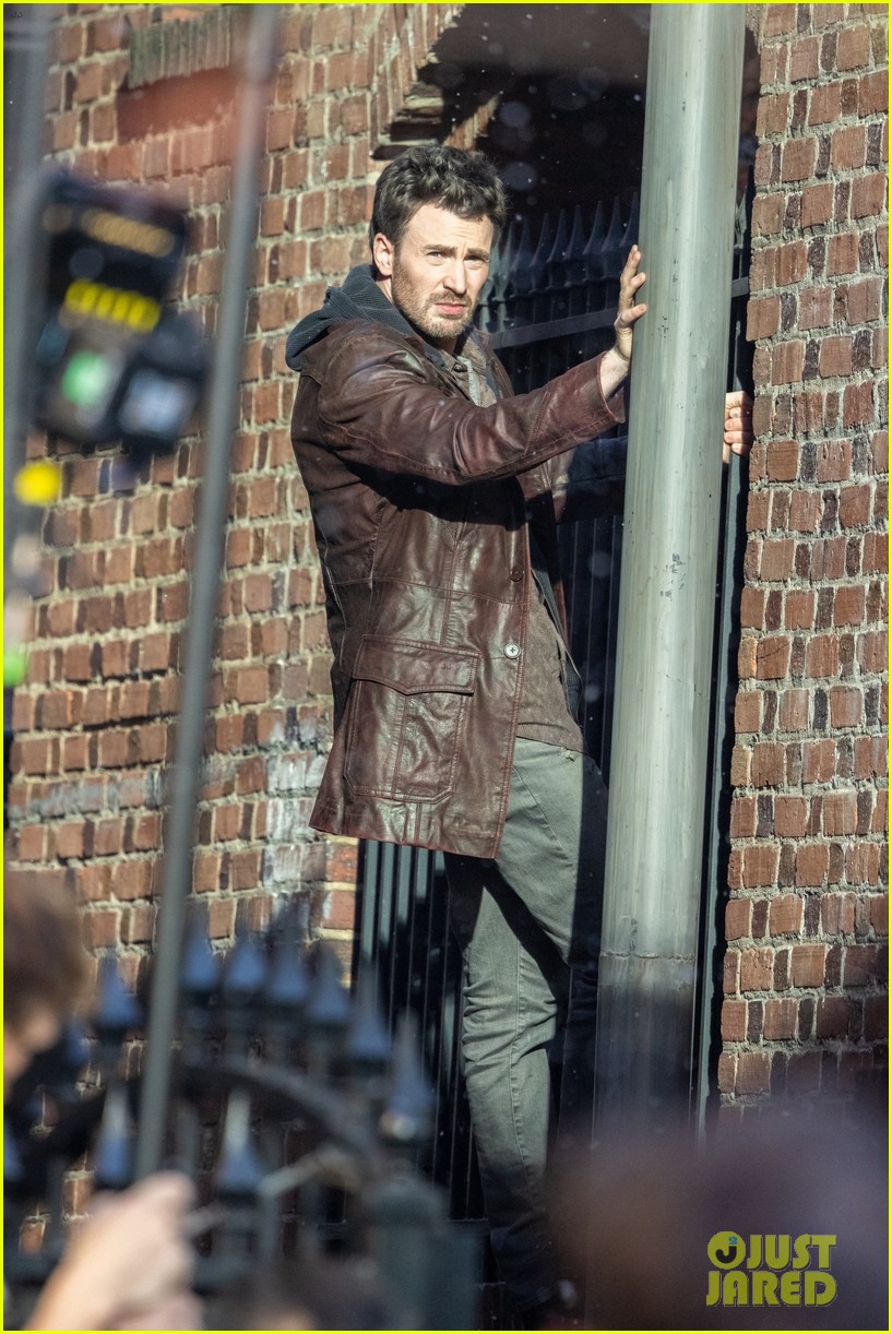 Chris Evans Slides Down a Drain Pipe While Filming His Own Stunts For ...