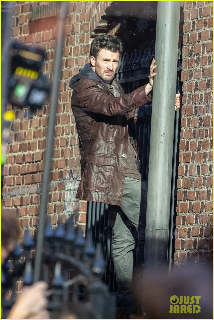 Chris Evans Slides Down a Drain Pipe While Filming His Own Stunts For ...
