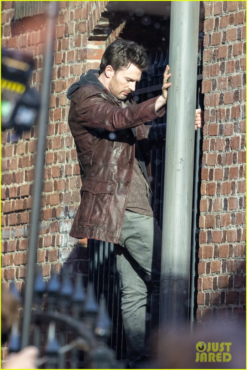 Chris Evans Slides Down a Drain Pipe While Filming His Own Stunts For ...