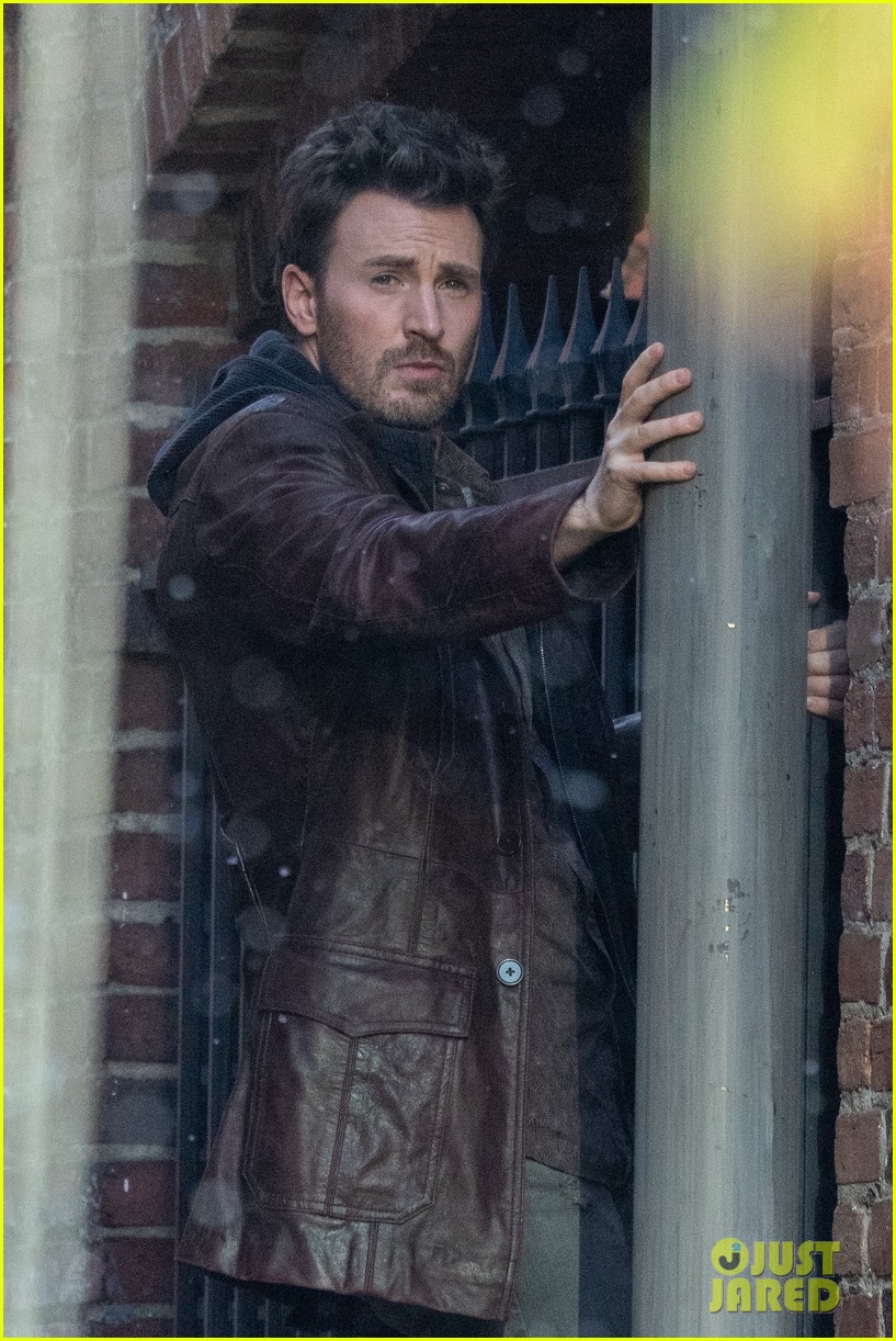 Chris Evans Slides Down a Drain Pipe While Filming His Own Stunts For ...