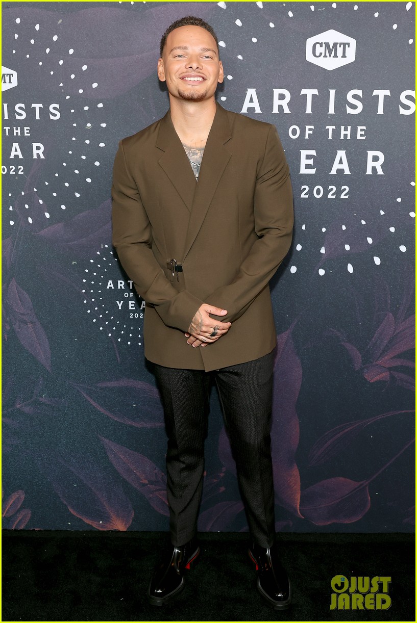 Kelsea Ballerini Honors Carly Pearce & More at CMT Artists Of The Year ...