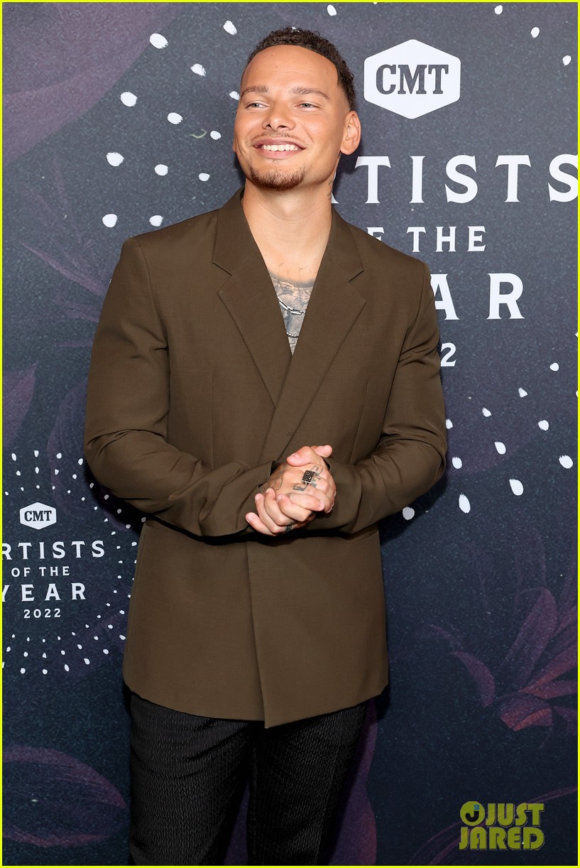 Kelsea Ballerini Honors Carly Pearce & More at CMT Artists Of The Year ...