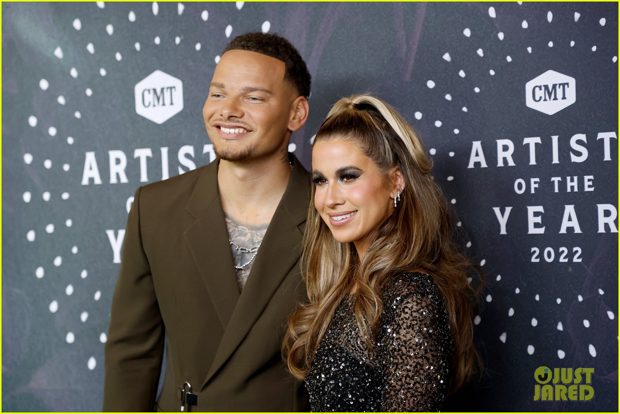 Kelsea Ballerini Honors Carly Pearce & More at CMT Artists Of The Year ...