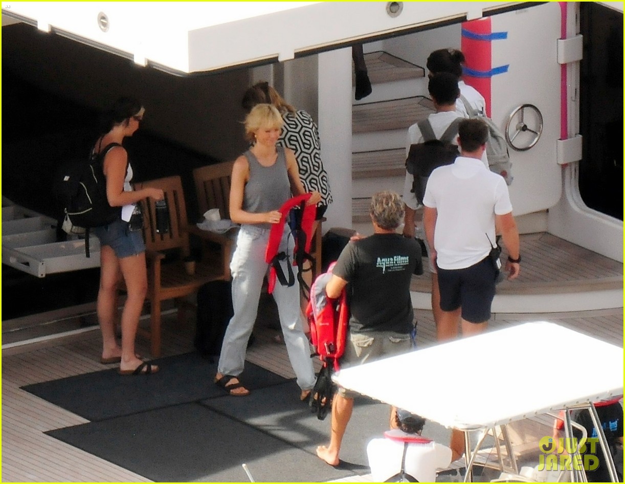 'The Crown' Season 6 Photos: Elizabeth Debicki Spotted On Set as ...